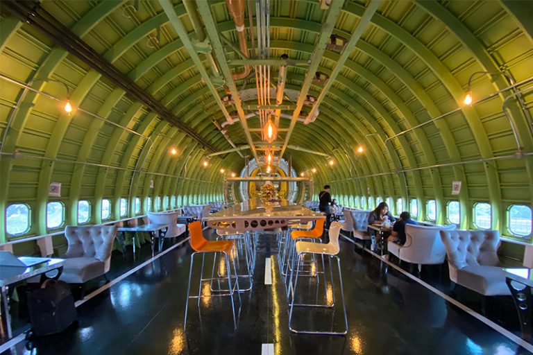 '747 Cafe' คาเฟ่เครื่องบินลำใหญ่ที่สุดในโลก จุดหมายท่องเที่ยวใหม่ของคน ...